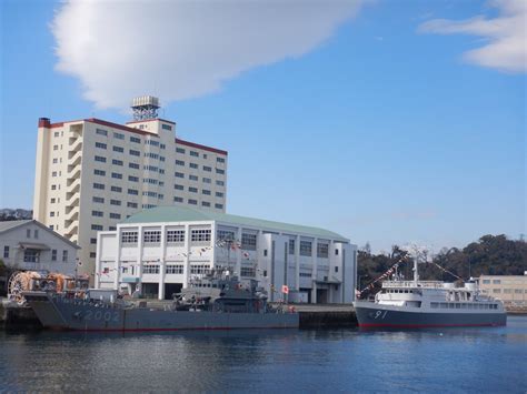 自衛隊和歌山地方協力本部公式 on Twitter RT jmsdf yrh 2月23日祝木天皇誕生日の満艦飾の様子をお届け