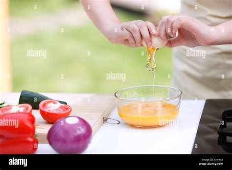 Junge Hausfrauen Fotos Und Bildmaterial In Hoher Auflösung Alamy