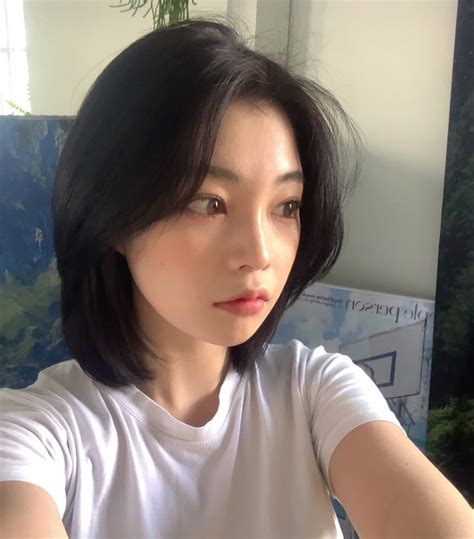 초이진헤어 본점 희지 On Instagram “ 단발레이어드컷 이번엔 제 헤어스타일을 가져왔어요 같은 일자단발보다는 분위기 있는 단발 레이어드컷 추천 드려요 🖤