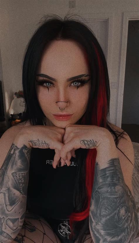 Loved My Make Up In These 🖤 Ralternativefashion