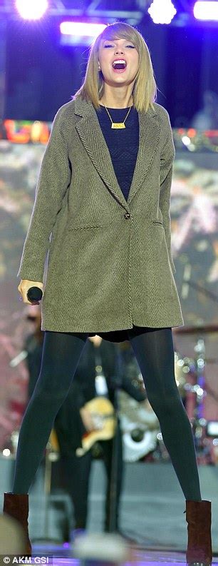 Taylor Swift Commands Attention During Good Morning America Daily Mail Online