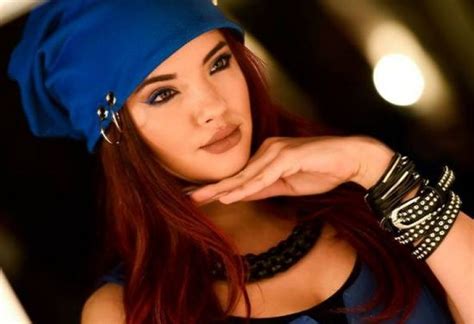 Това е тайнственият мъж, с когото Дара замени Папи Ханс (СНИМКИ)