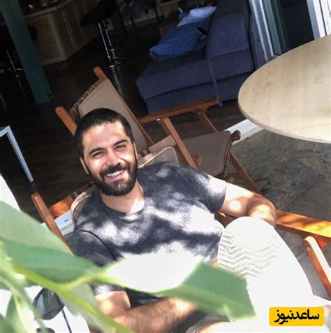 ریلکس کردن حامد عاشق پیشه سریال لحظه گرگ و میش تو حیاط خونه شیک و