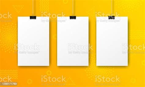그림자가있는 세 개의 빈 흰색 포스터가있는 평평한 노란색 추상적 배경 트렌디 한 전단지 모형 템플릿 웹 포스터 모의 디자인 앱 광고에 대한 벡터 일러스트레이션 3가지 개체에