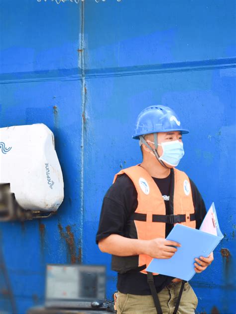 Company Green Technology In Shipping Robotic Rov Vessel Cleaning