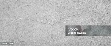 균열이 있는 질감이 있는 회색 벽면의 클로즈업 이미지 선명한 사진 디테일이 있는 질감 있는 배경 배경용 프리미엄 0명에 대한 스톡 사진 및 기타 이미지 Istock