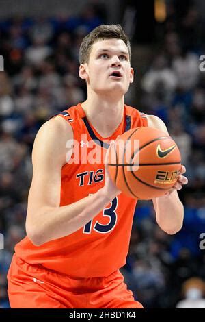 Auburn Forward Walker Kessler 13 Shoots Over Vanderbilt Center Liam