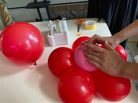 Глядя на современные воздушные шары многие люди думают что эта яркая приятная игрушка стала