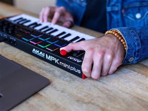 AKAI MPK Mini Plus قیمت میدی کنترلر سازکالا