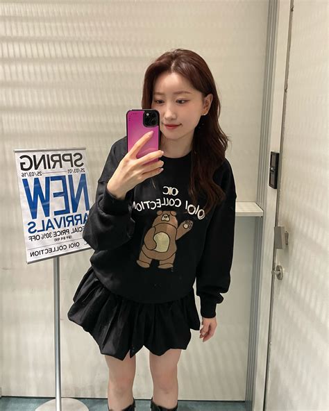 주미 Jumi Ad 광고 판교 현대백화점에 새롭게 오픈한 오아이오아이컬렉션 매장 다녀왔습니당 마침 헬로우베어 맨투맨이
