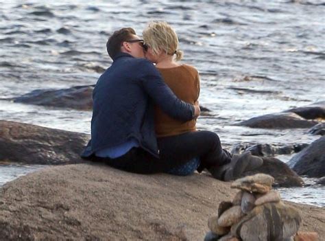 Taylor Swift pillada besándose con Tom Hiddleston en la playa