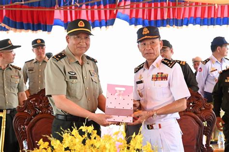 នាវាដឹកសម្ភារៈយោធាចិន សម្រាប់ធ្វើសមយុទ្ធនាគមាសឆ្នាំ២០២៣ បានមកដល់កំពង់ផែខេត្តព្រះសីហនុ