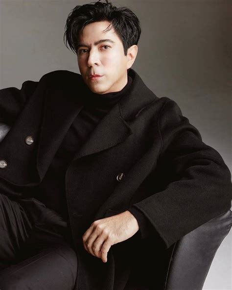 แซม ยุรนันท์ เปิดภาพพี่ชายคนโต อายุห่าง 27 ปี ความหล่อสูสี หน้าตาดีทั้งบ้าน