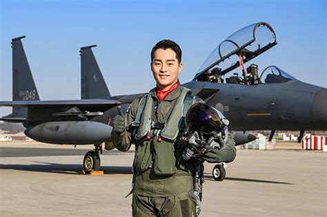 대통령 표창 받은 올해 공군 최우수조종사 원중식 알고보니 중앙일보
