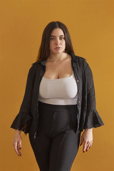 6 Hot Sexy Candela Anton Bikini Pics