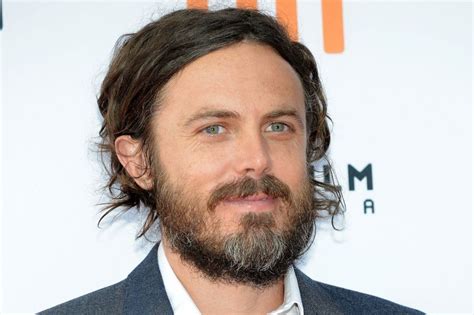 Watch Casey Affleck Is A Real Dunkin Donuts Customer In Snl Skit