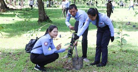 មន្ត្រីអាជ្ញាធរជាតិអប្សរា បន្តដាំឈើចម្រុះចំនួន ១ ២០០ដើម