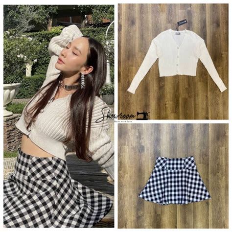 เซ็ตเสื้อ คอวี แขนยาว สีขาว มาพร้อมมินิสเกิร์ตลายสก็อต ใส่ออกมาคื