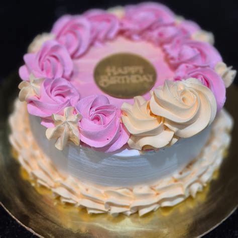 Pineapple Birthday Cake Custom Cakes By Cutiepieyummycakes