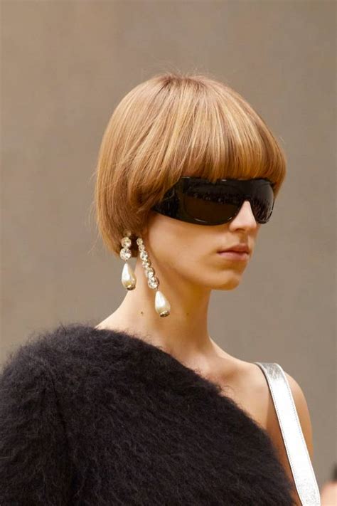 구찌의 과거와 현재가 공존하는 구찌 2023 가을 겨울 여성 패션쇼 마리끌레르 코리아 Marieclairekorea