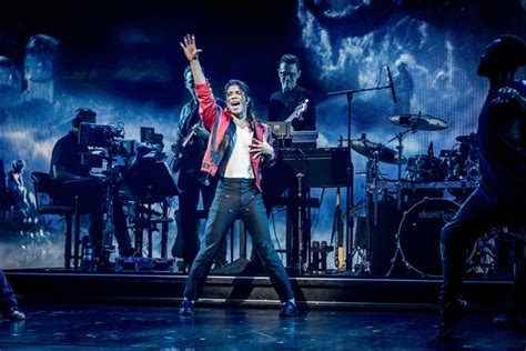Watch Mj On Broadway Celebrates Halloween With Thriller Performance
