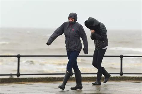 Met Office Issue Yellow Weather Warning Of 70 To 80mph Winds For South West Wiltshire Live