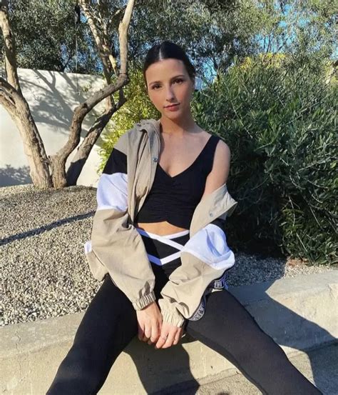 8 Hot Sexy Lera Clark Bikini Pics