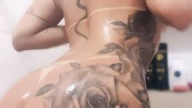 Kau Martini Pelada Morena Cavala Mostrando O Cuz O No Banho Cnn Amador