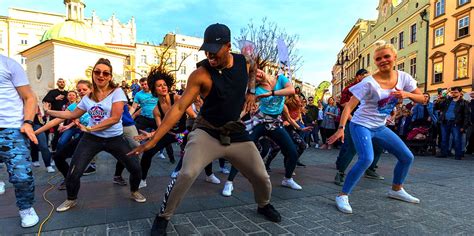 How I Planned My Best Friends Flash Mob Marriage Proposal Yourtango