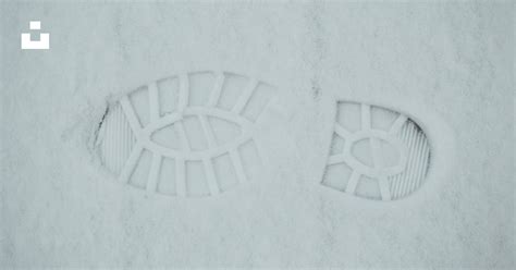 백색 직물에 백색 둥근 플라스틱 덮개 사진 Unsplash의 무료 회색 이미지