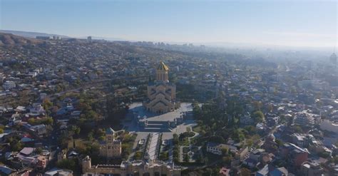 건물 건축 경치 경치가 좋은 공중 관광 교회 기독교 낮 높은 경치 대성당 도시 도시 경관 도시 전망