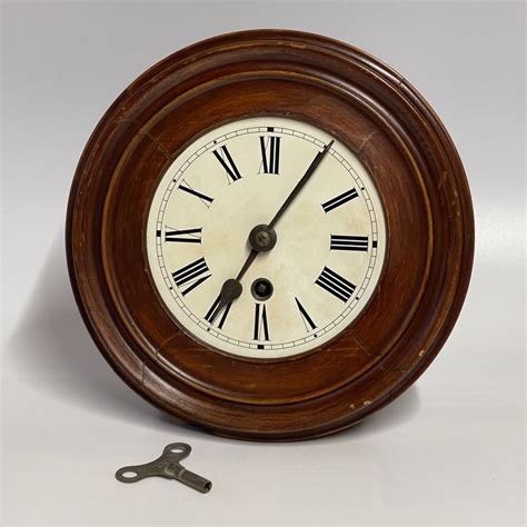 Antike Wanduhr Mit Schlüssel Holz Vintage Uhr Defekt In Bad Zurzach Für Chf 5 Mit