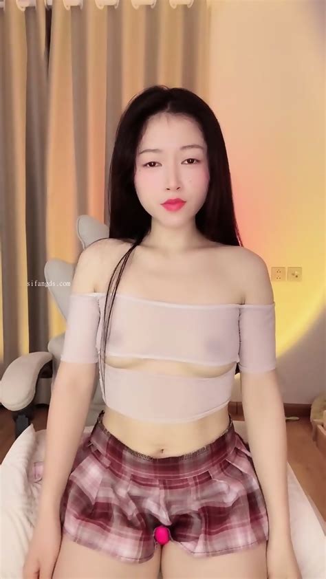 软软在等你清纯校花美少女 骚舞诱惑跳蛋狂震爽死 2