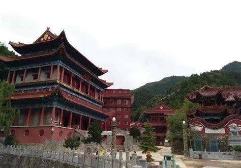 西北最美的寺廟之一群峰相擁松濤陣陣讓人陶醉的人間淨土 每日頭條
