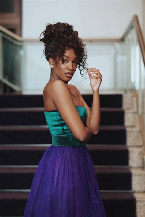 Iza Nua Fotos Da Cantora Iza Pelada Audiência Da Tv