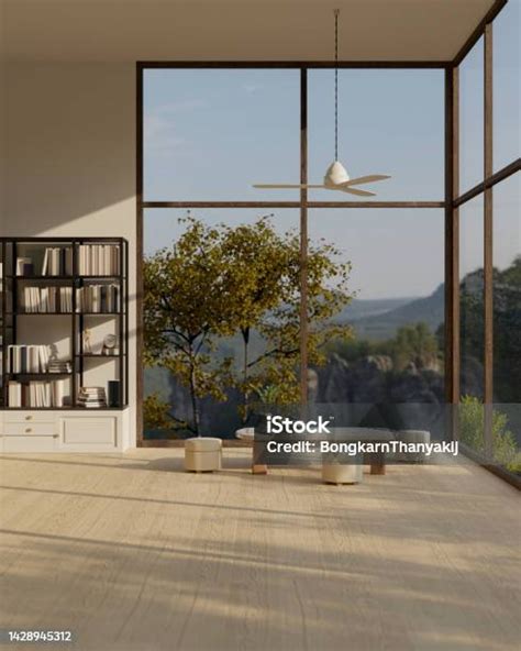 커피 테이블 푸프 천장 선풍기 산의 전망을 갖춘 창문이있는 현대적인 현대 거실 실링팬에 대한 스톡 사진 및 기타 이미지 실링