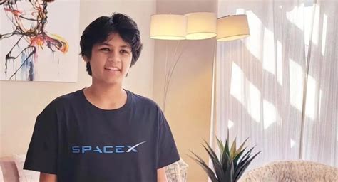 ကောလိပ်ဘွဲ့ရတော့မယ့် ၁၄ နှစ်ကောင်လေးက အီလွန်မက်စ်ရဲ့ Space X မှာ အလုပ