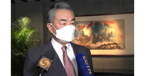 Уан И Позицията на Китай по отношение на Украйна е на правилната страна на историята R