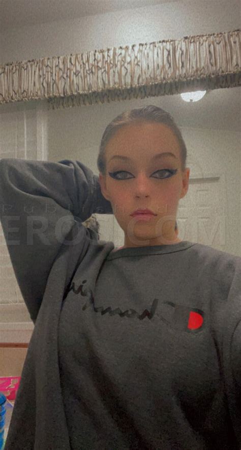 Goddess Zoey Von Model Located In Boston Massachusetts