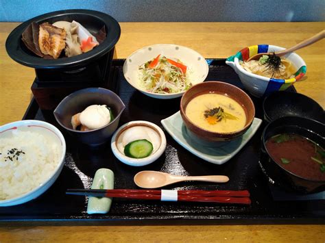 Shokudo旬。クロスベイ新湊の対面にある和食御膳の料理屋さん ようこそ射水市へ