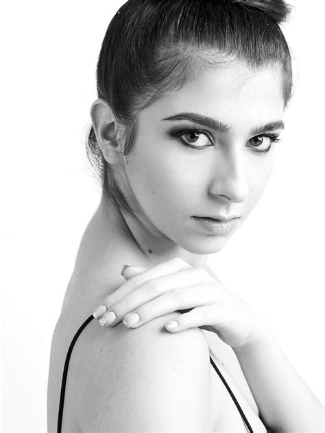 Viola G • Ad Moda