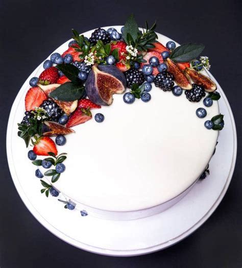 Осенний фруктовый зеркальный торт — стоковое изображение