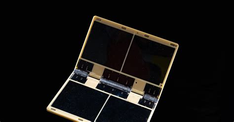 Asus Zenbook 17 Fold OLED WIRED