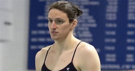 성전환수술 안한 남자선수 앞에서 옷 벗어야했다 수영선수의 폭로