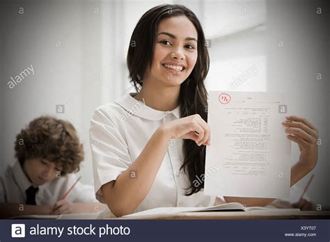 Chicas Universitarias Preparando Un Examen Telegraph