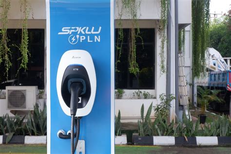 Resmikan 104 Spklu Pln Dorong Penggunaan Kendaraan Listrik