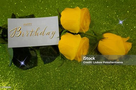 엽서 생일 인사말이 있는 인터넷 배너 비문 생일 축하 축하 메모가 있는 꽃다발 기념일에 대한 스톡 사진 및 기타 이미지 기념일 꽃 식물 낮 Istock