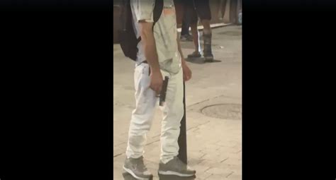 Pánico En El Raval Un Hombre Saca Un Arma En Una Pelea En El Raval
