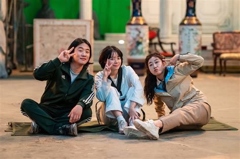 더쿠 보고 있으면 기분 좋아진다는 영화 하이파이브 팀 단체 사진