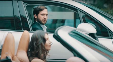 Lady Driving Fiat 124 Spider Gets 500x Owner To Strip In Commercial